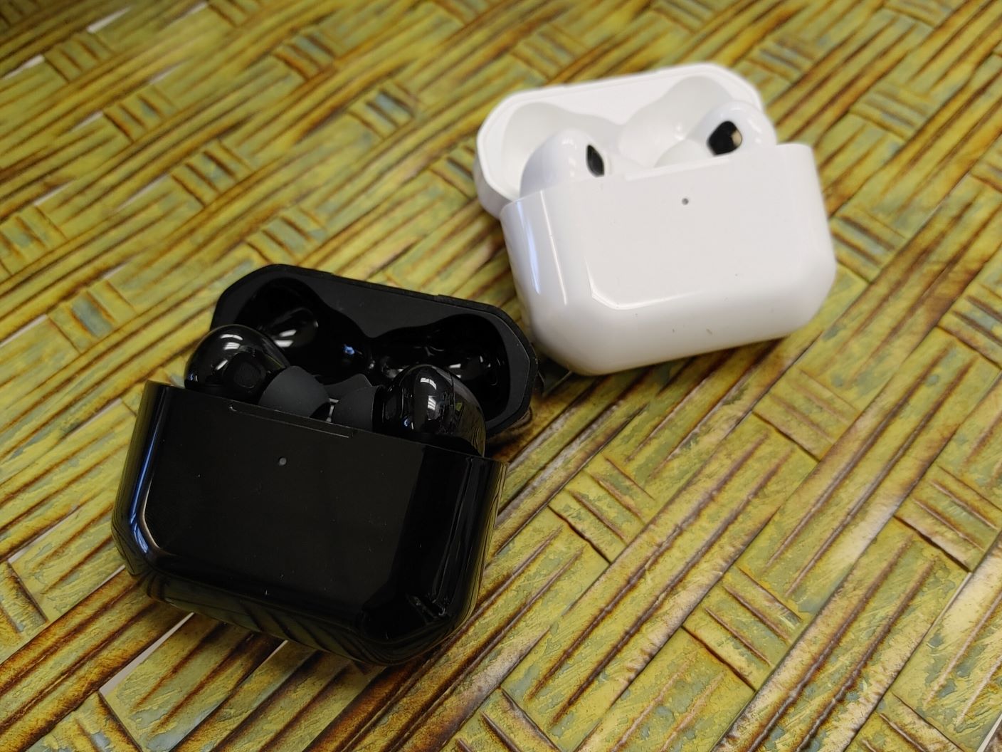 G2-637 - Wireless Earbuds - R Mckenzie Enterprises